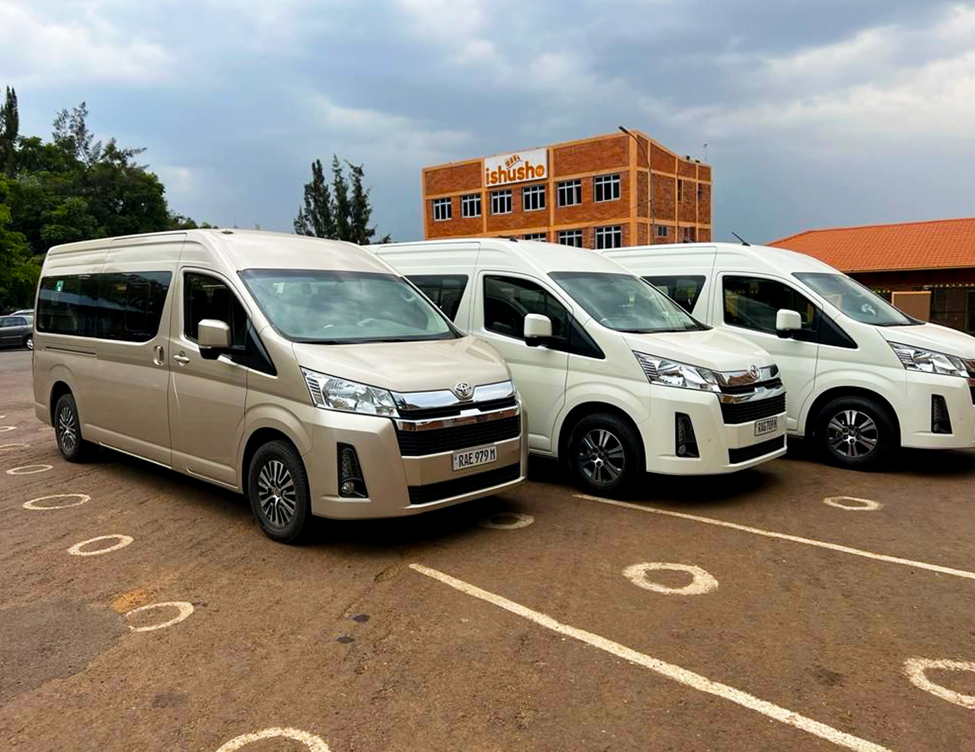 Hyundai Starex - Car Rental in Rwanda